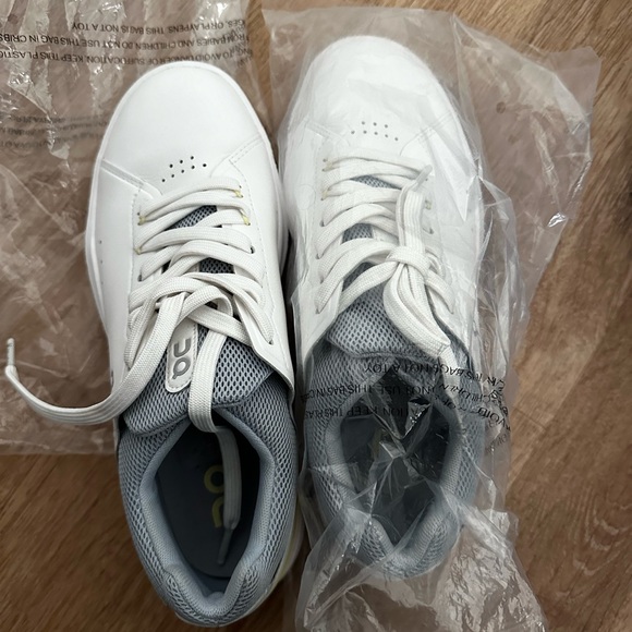 On Running | Shoes | On Cloud The Roger | Poshmark